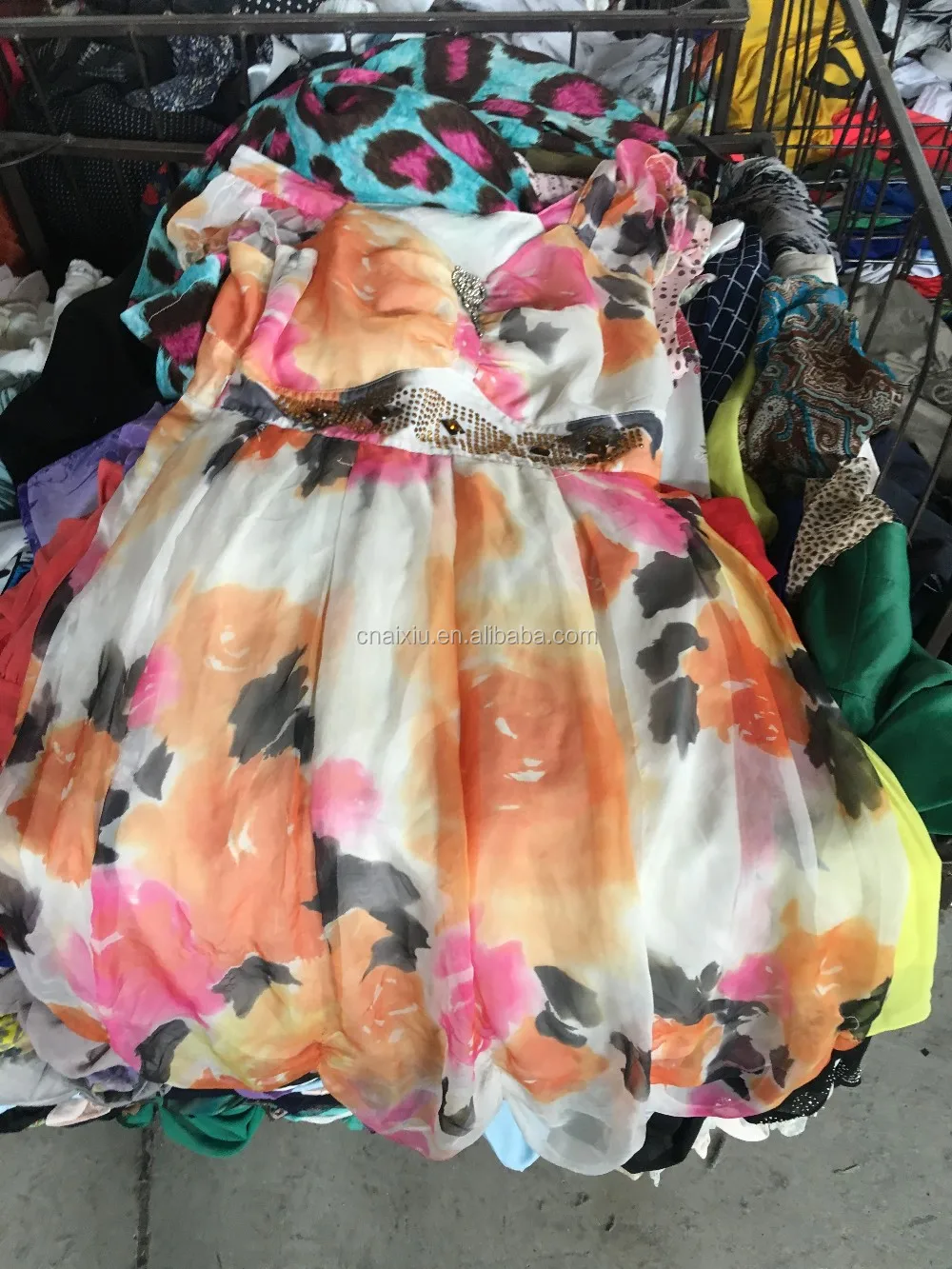 Boa qualidade ordenadas roupas usadas em fardos de roupas de segunda ...