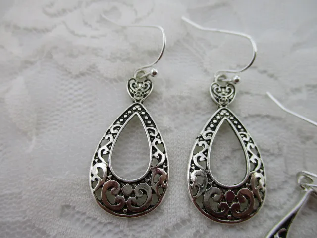 Silver Burnished Elegant Set of Brighton Earring - 100,000 Pieces/month