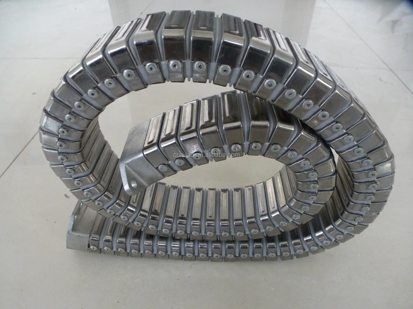 RUIAO Flexible Conduit Bridge - Durable Metal Drag Chain