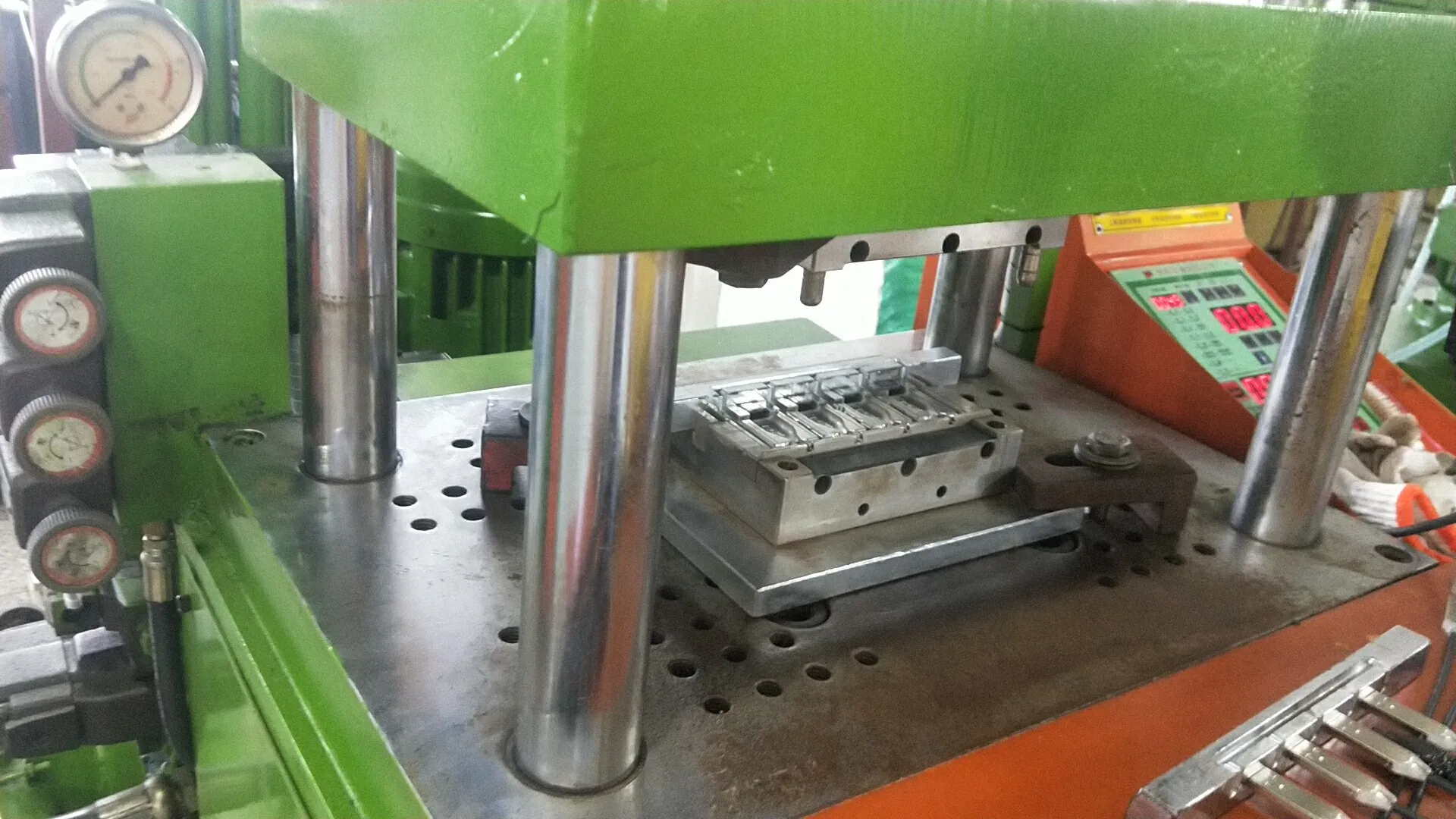 High Quality Ecg Electrode Medical Ecg Cables Small Vertical Injection ...