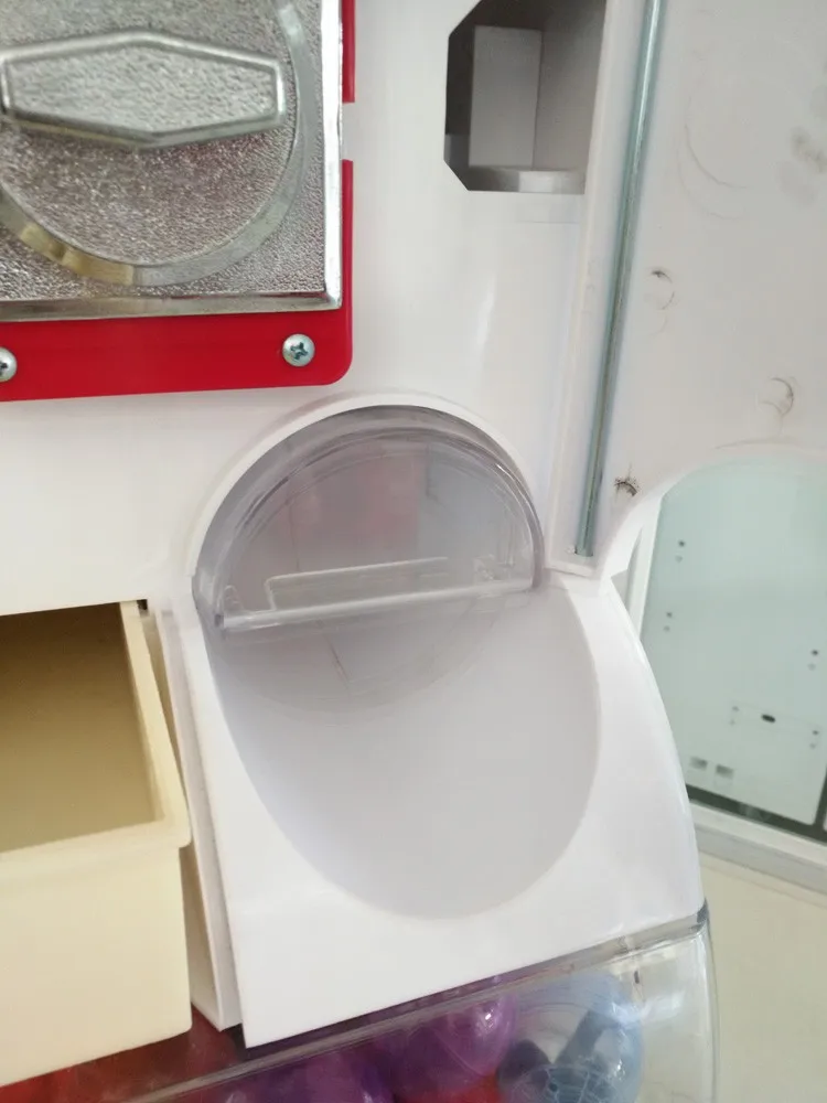 Tommy Gacha Gashapon Vending Machine - Fun & Collectibles