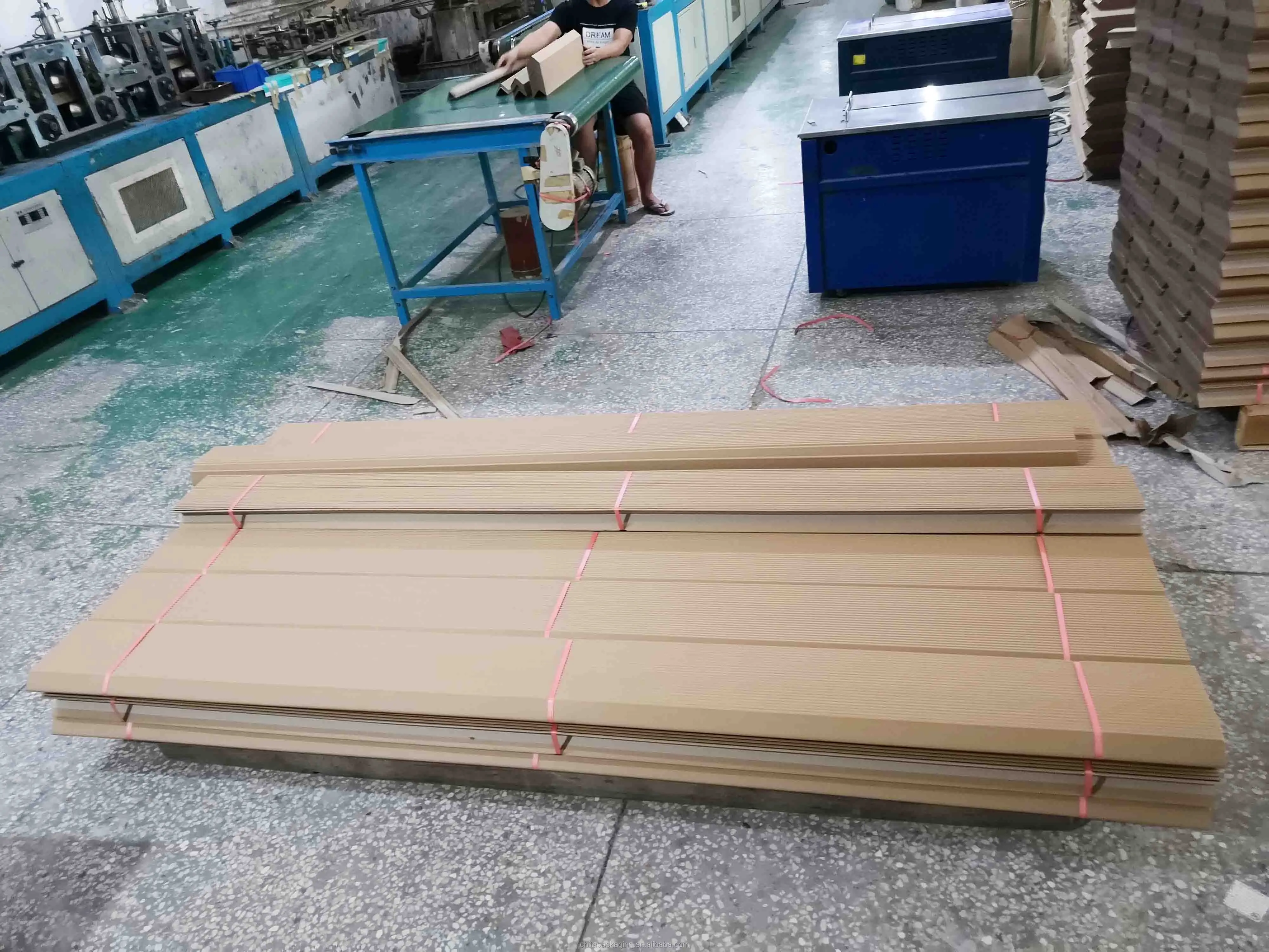 V Shape Hard Paper Pallet Edge Protectors - Durable & Customizable