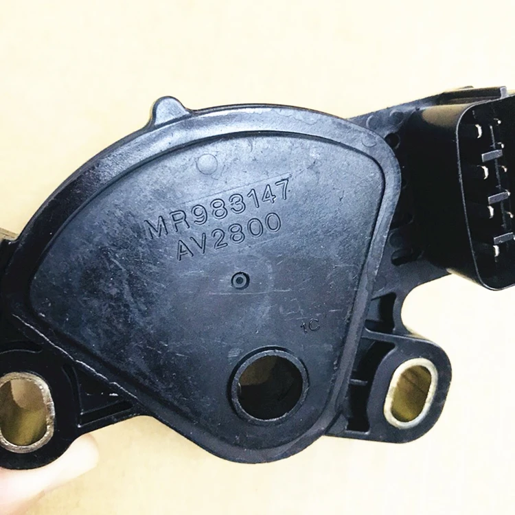 奇瑞三菱兰瑟空档安全开关mr983147 Av2800 8617a007 4270039050 4595628010 F4a41 F4a42 ...