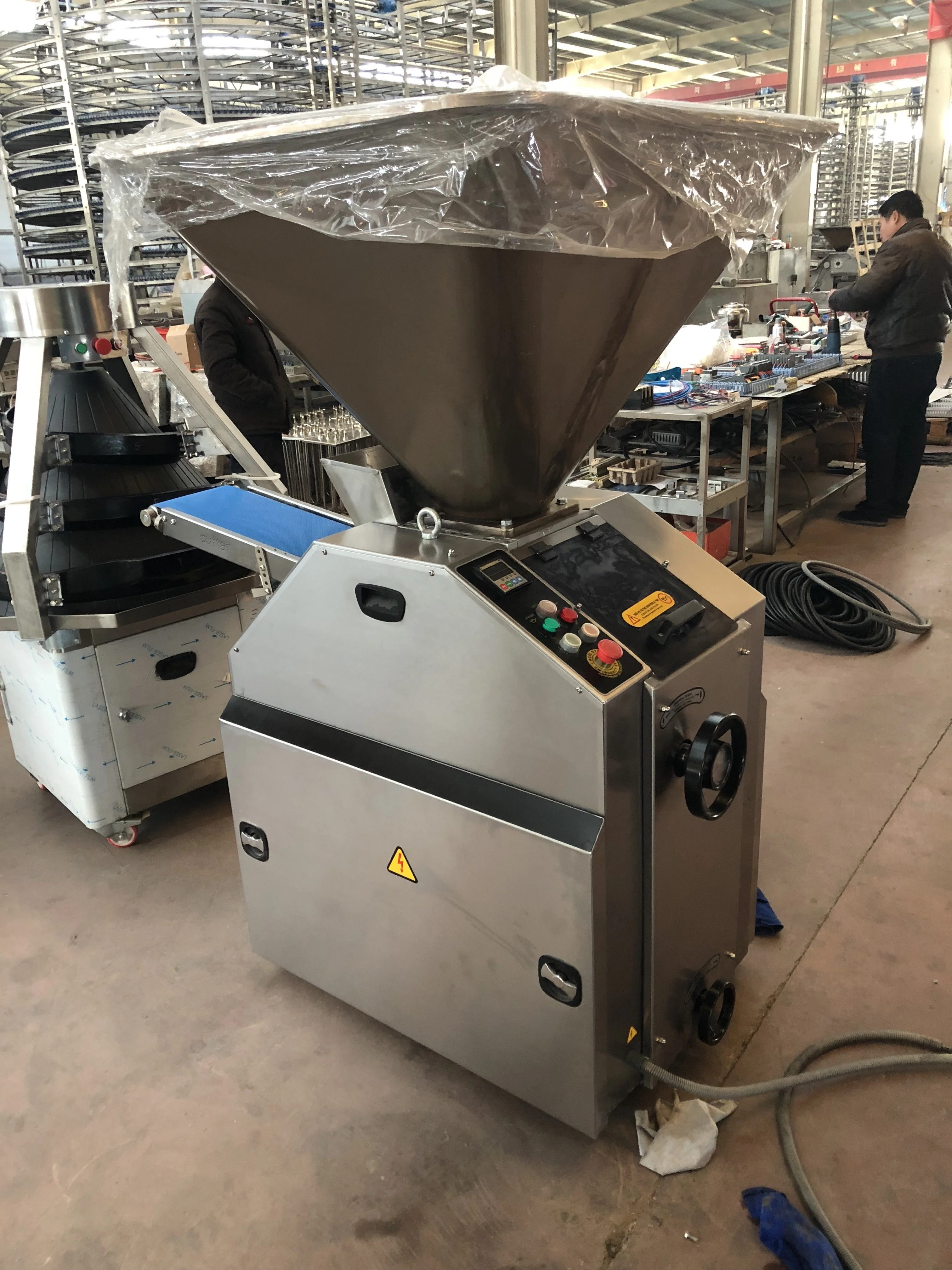 Automatic 50-250g Bread Volumetric Two Pocket Dough Divider Machine ...