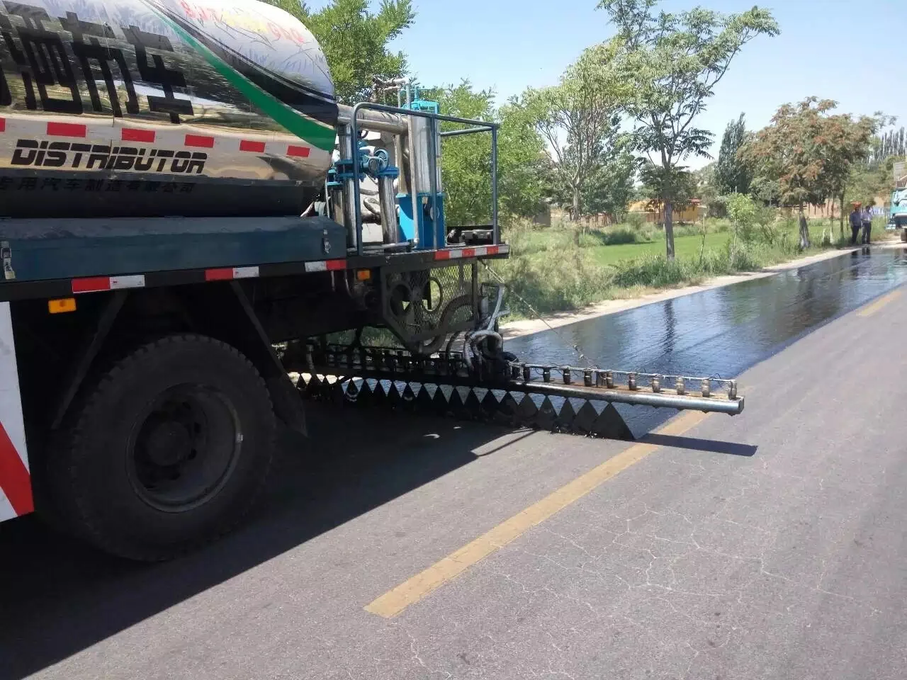 6*4 Asphalt Distributor Bitumen Spraying Truck For Sale - Buy Asphalt ...