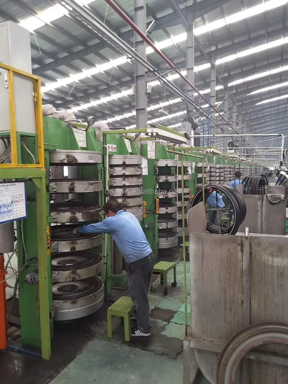 5 Molds Tire Vulcanizer Machine Curing Press With Hydraulic Station ...