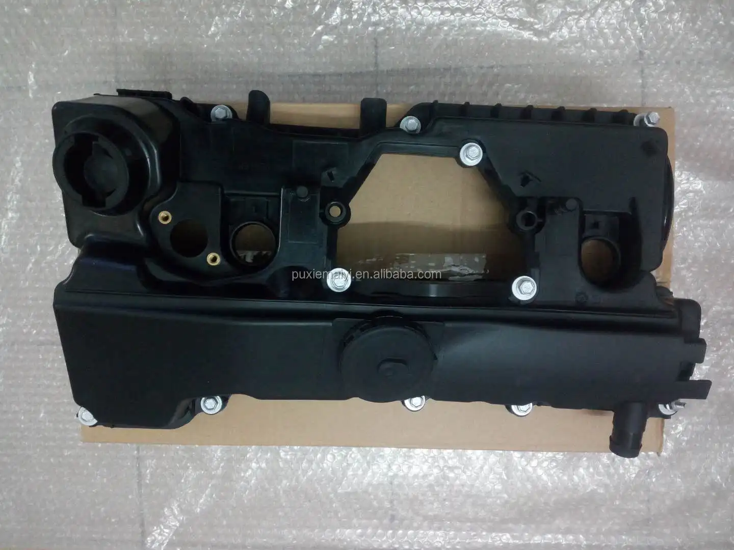 New Base Crank Mechanism System Cylinder Head Cover 11127555212 ...