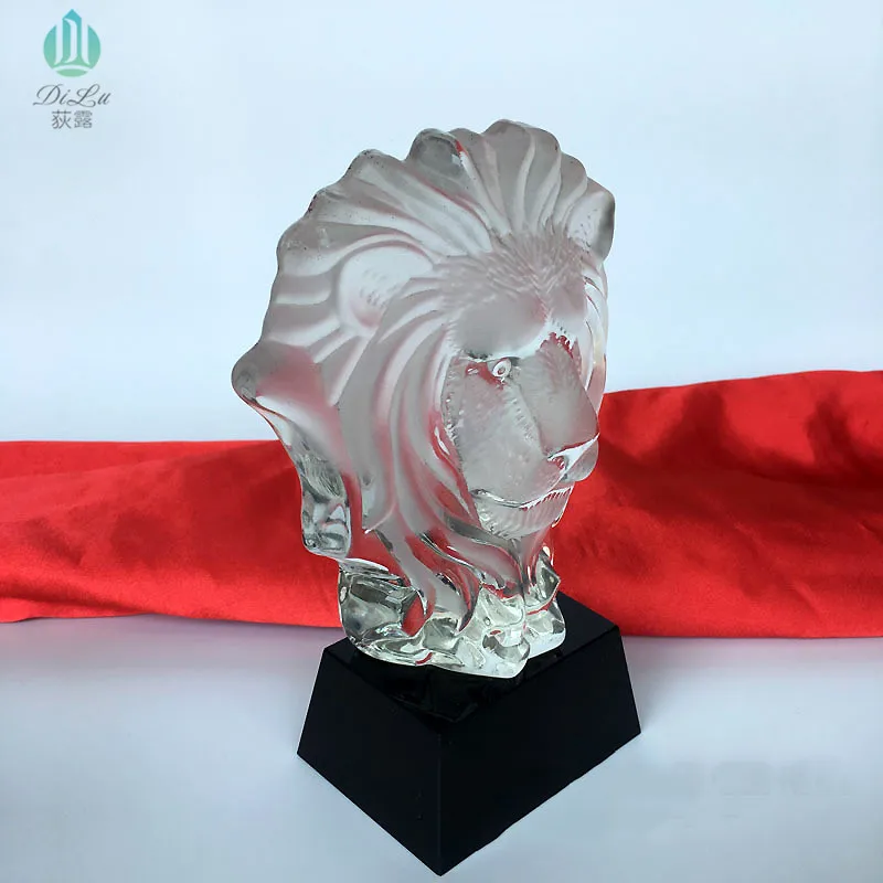 Crystal Lion Trophy Art Craft - Elegant 3D Laser Engraved Gift
