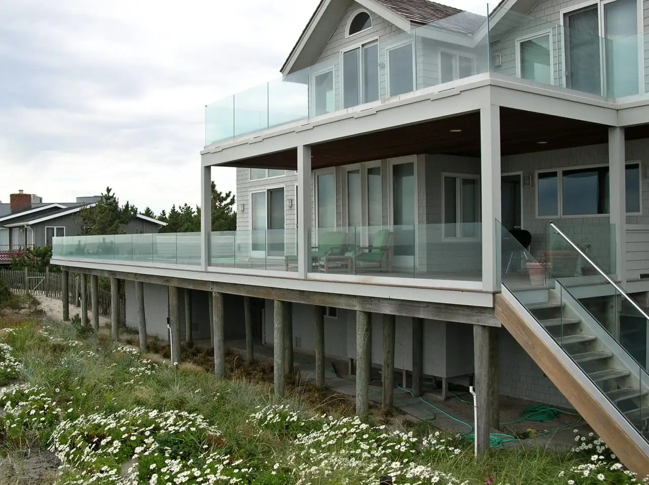 Square Pipe Tempered Side Mounted U Channel Frameless Glass Railing