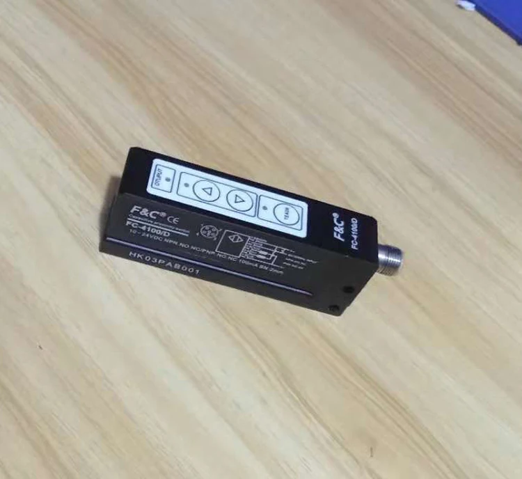 FC-4100 NPN PNP Capacitive Label Sensor - Detect Clear Labels