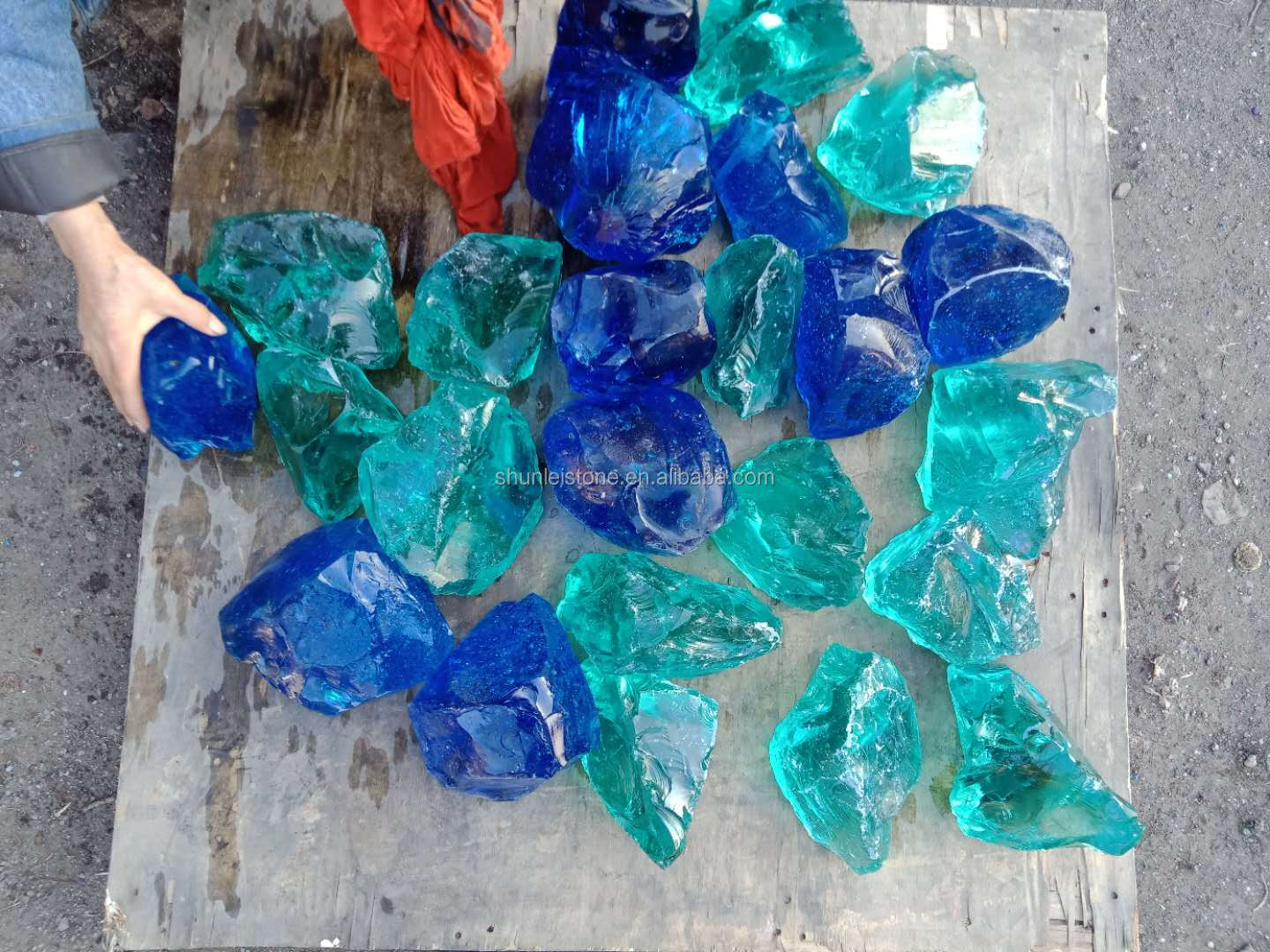 Decorative Landscaping - Aqua Blue Glass Rock Solutions