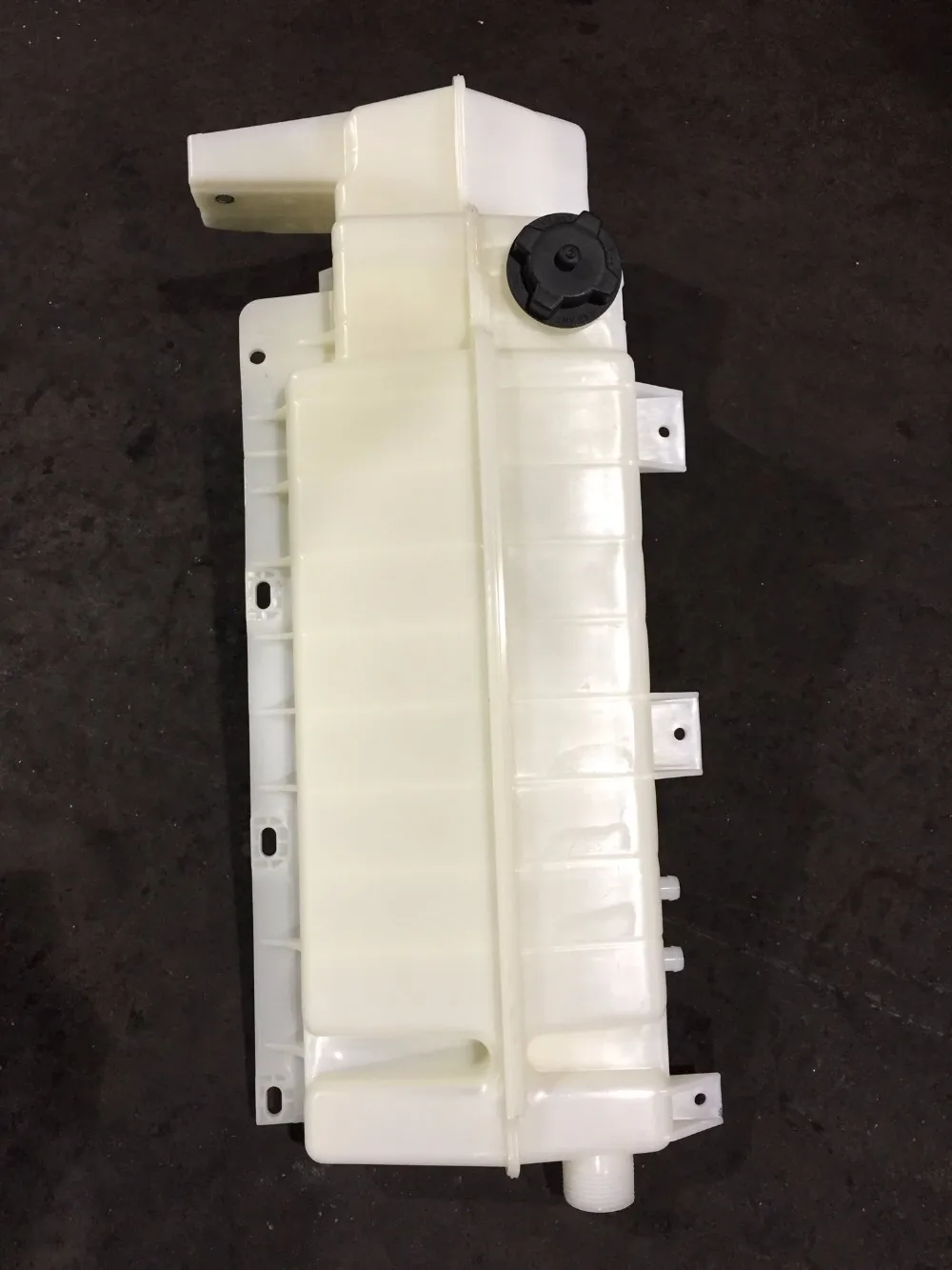 Volvo Vhd Bumper 82728568 20567507 Chrome - Buy 82728568,20567507,Volvo ...