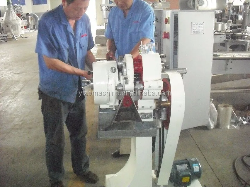 Small Hard Fruit Candy Making And Forming Machine Candy Roller Extruder ...