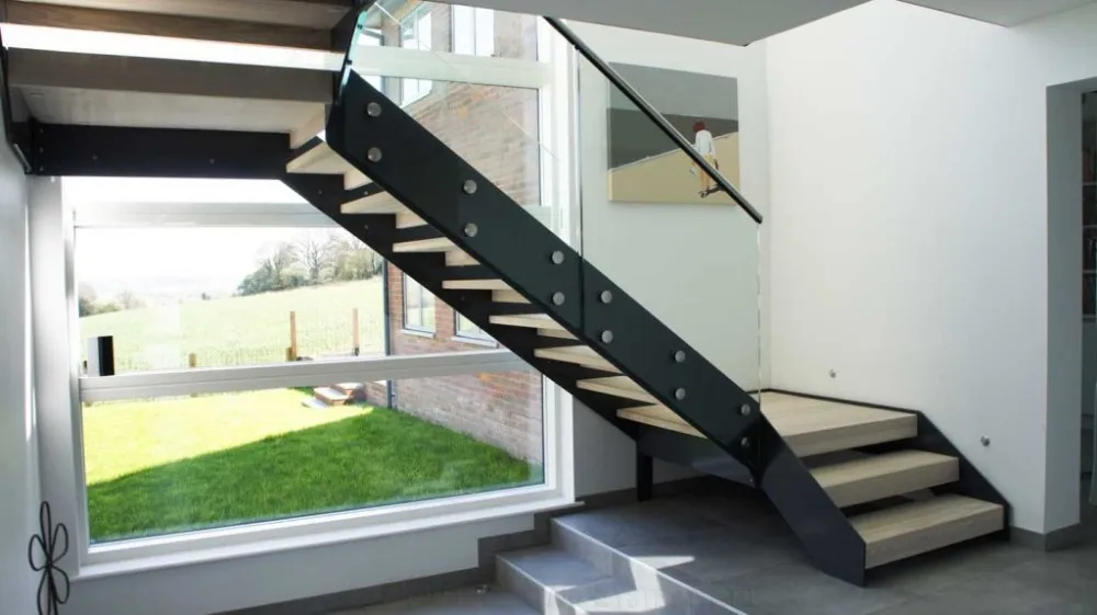 Interior Steel Sawtooth Stringer Staircase Design Glass Balustrade