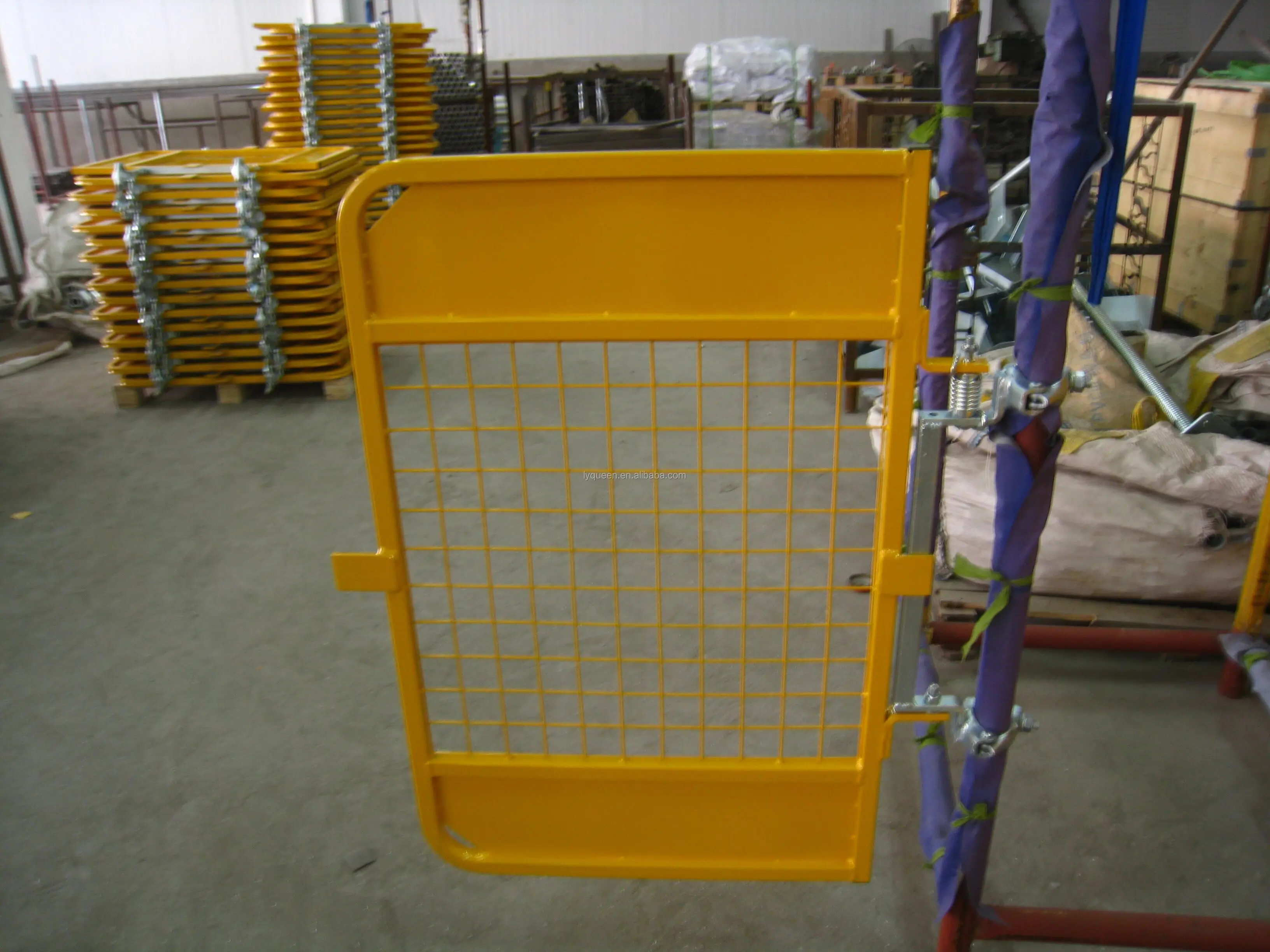 QUEEN Spring Loaded Self Closing Scaffold Ladder Access Swing Gate