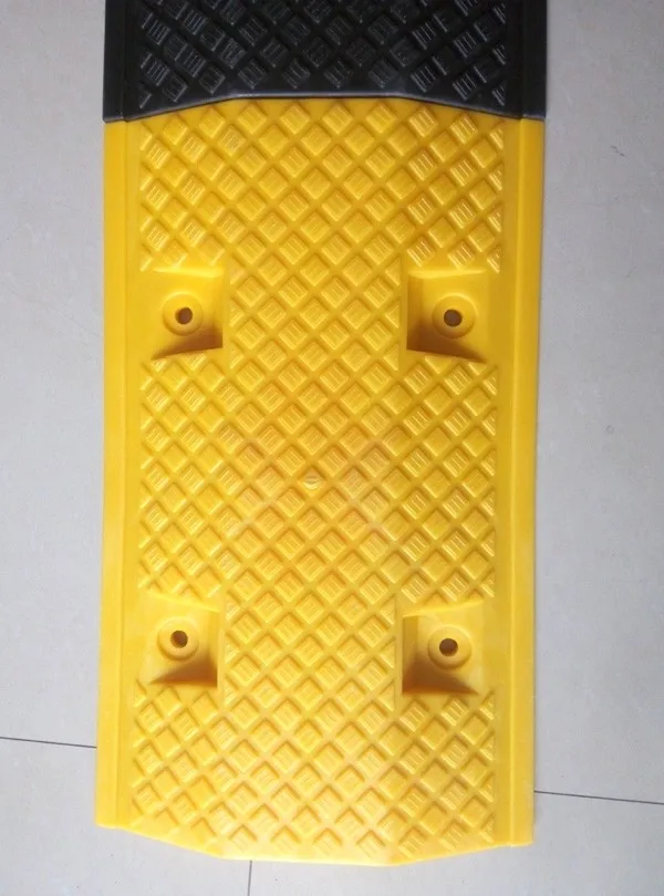 Plastic Speed Bumps Speed Hump / Road Speed Ramp With Reflective Sheet ...