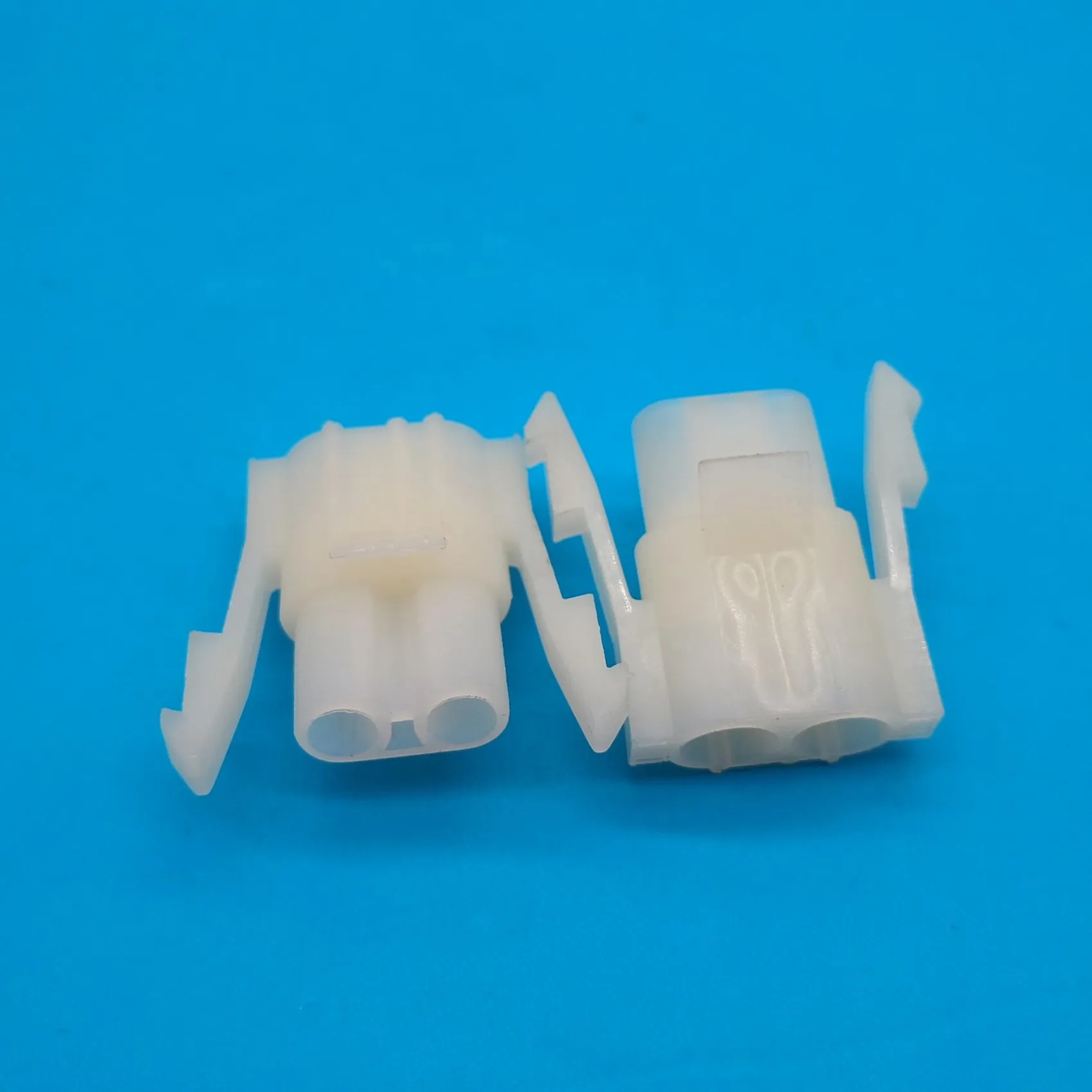 Te/tyco 2pin Wire To Wire 7.11mm Pitch Amp 151680 Automotive Wire ...