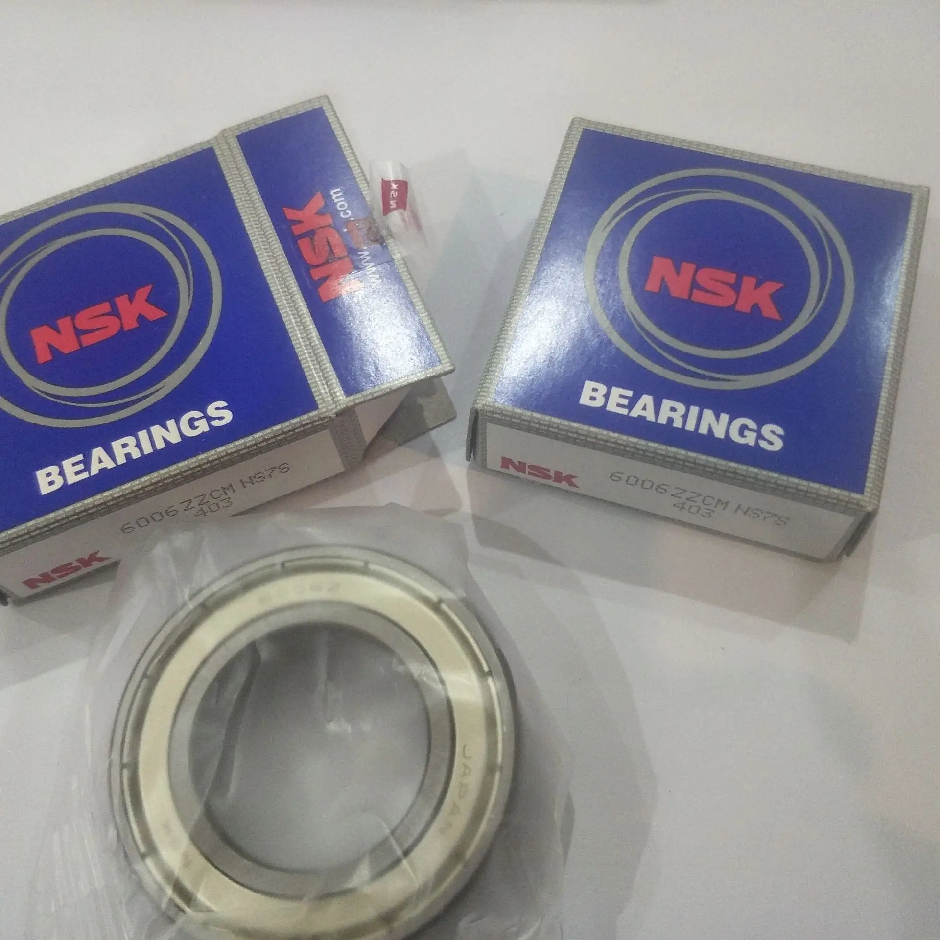 Genuine Japan Nsk Ntn Ball Bearing 6202zz 6002zz 6305zz Deep Groove Ball Bearing - Buy Genuine ...