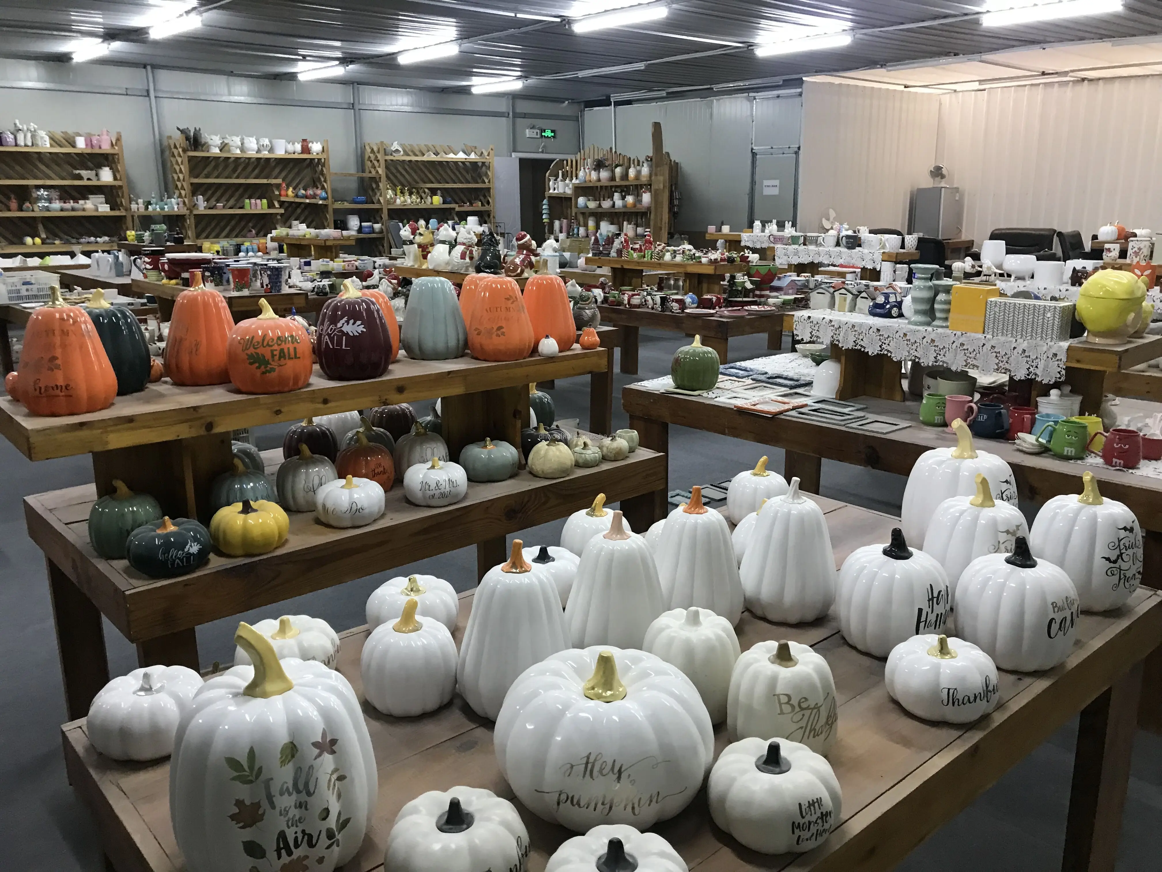 Custom Fashionable Ceramic Harvest Festival Decorations With Pumpkin custom-fashionable-ceramic-harvest-festival-decorations-with-pumpkin