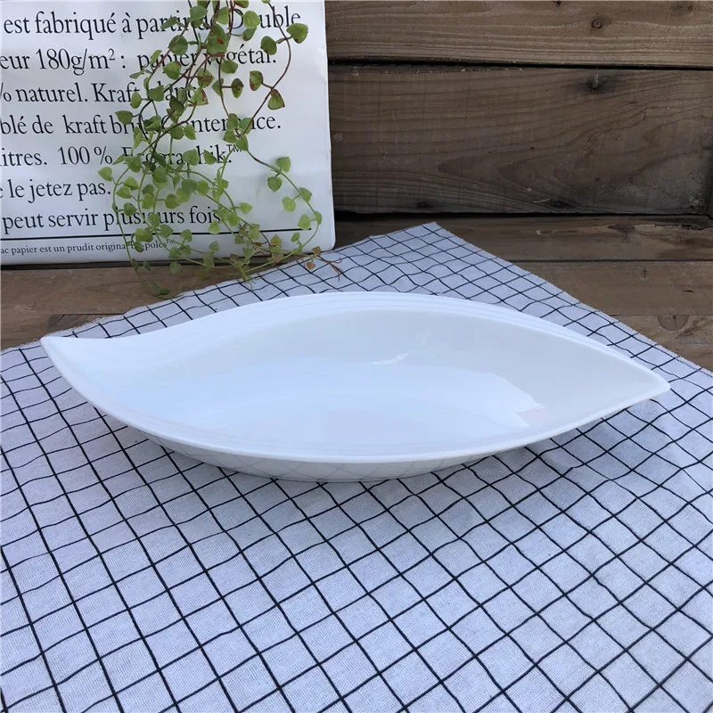 Creative Fashion White Ceramic Plate Boat Shape For Snacks Usage - Buy ...