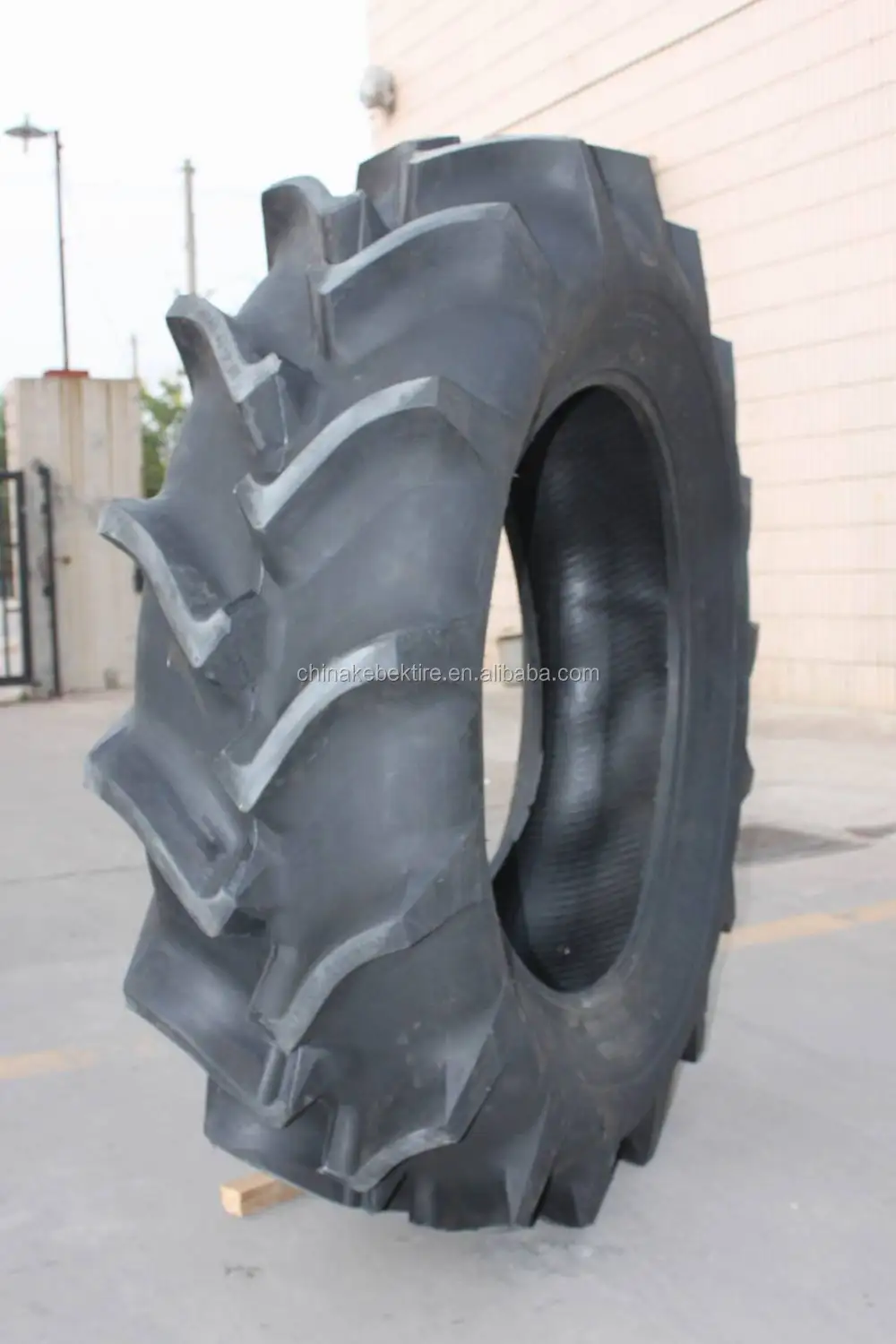 High Quality Tractor Tires 13.6x28 13.6-28 Agricultural Tire For Sale ...