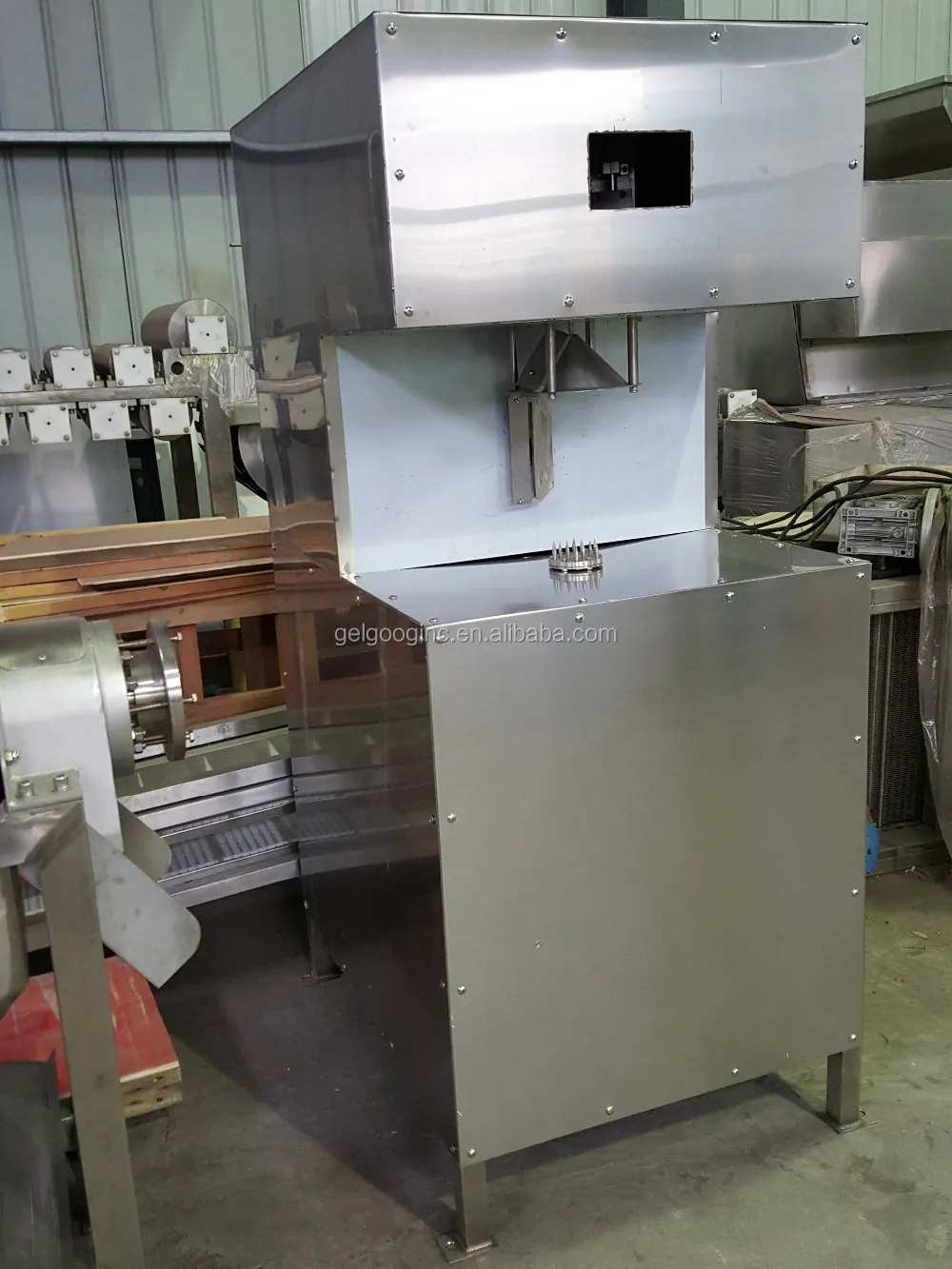 Factory Price Green Coconut Cutting Machine/coconut Peeling Machine ...