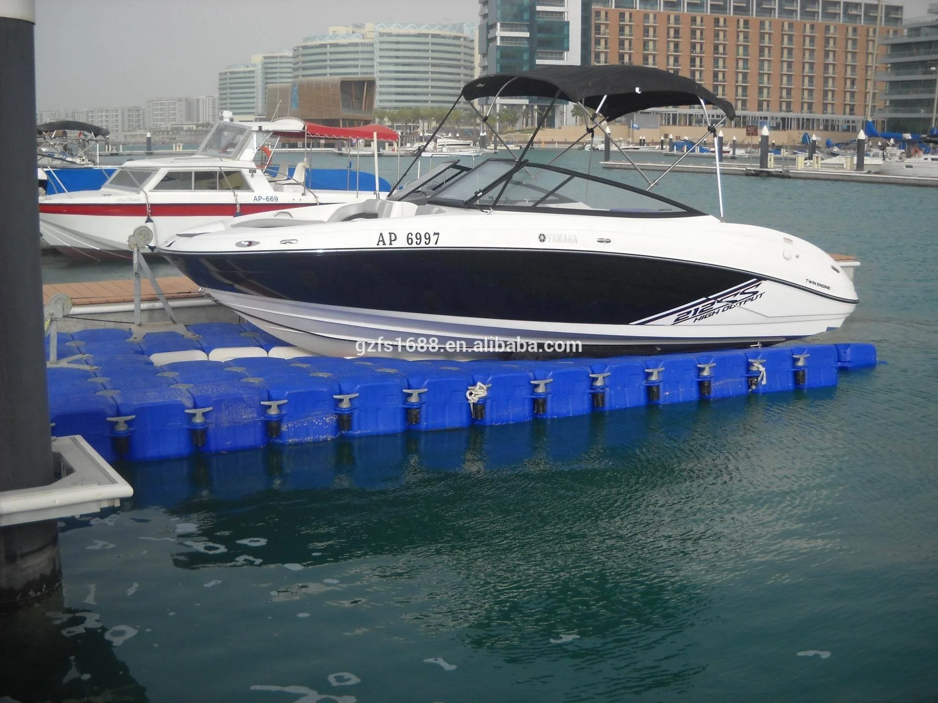 Made In China Modular Plastic Pontoon Cube Floating Jetty Drive One ...