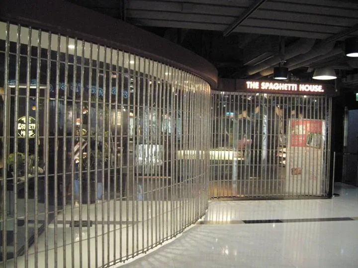 China Suppliers Shopping Mall Electric Curved Side Roll Crystal Shutter ...