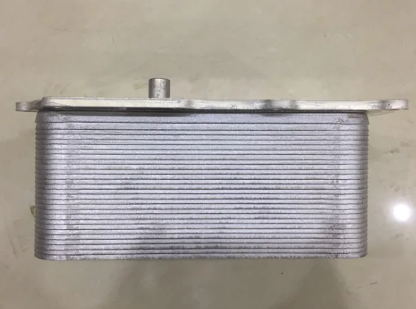 用于 DAF XF CF 1725348 1643074 1780140 1672896 5989000402 的油冷却器散热器 ...