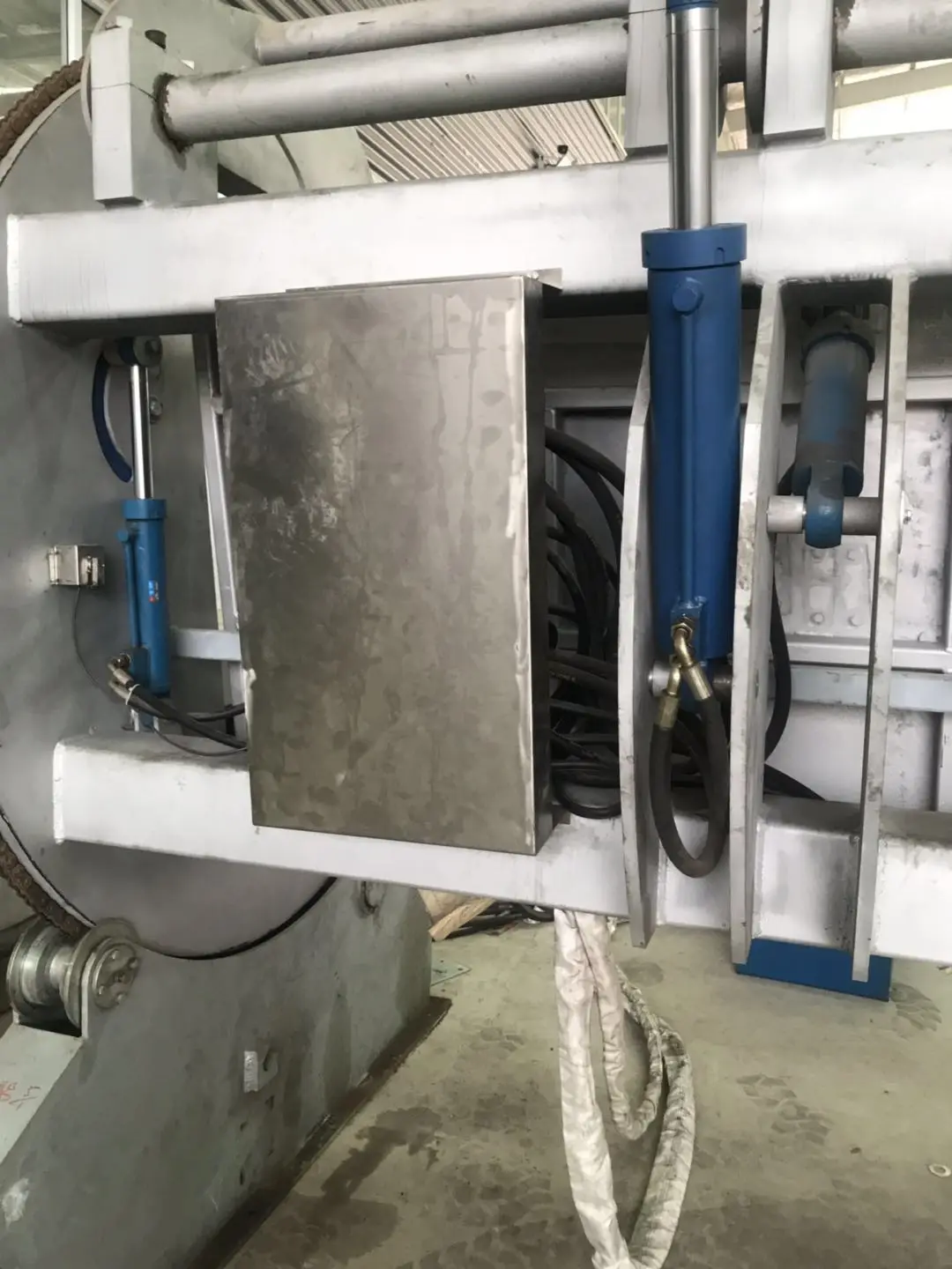 Cattle Slaughtering Equipment Halal Killing Box For Cattle Abattoir ...