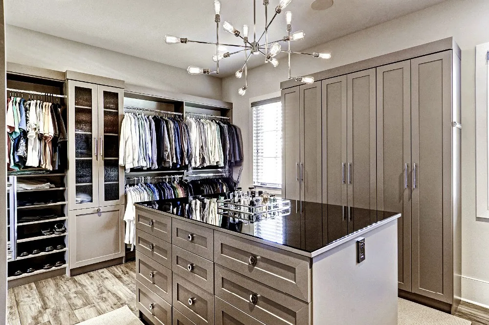 U Shape Elegant Walk-In Closet Organizer: Modern Custom Designs for ...