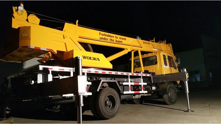 12 Ton Small Mobile Crane With Truck Gnqy-c12 With Right-hand Drive For ...