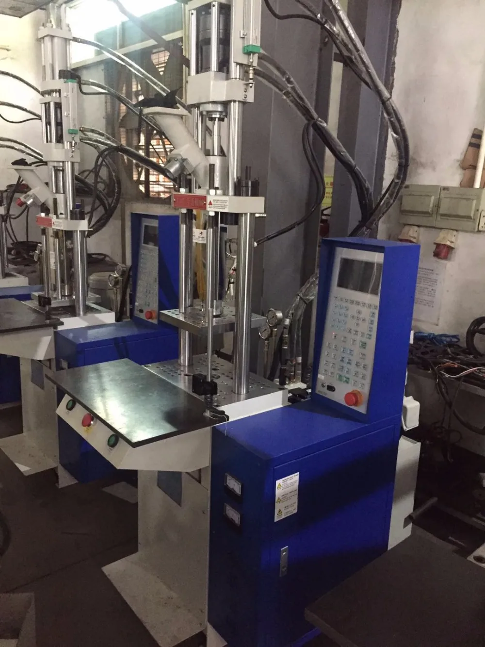 Small Low Pressure Vertical Plastic Injection Molding Machine 15t - Buy ...