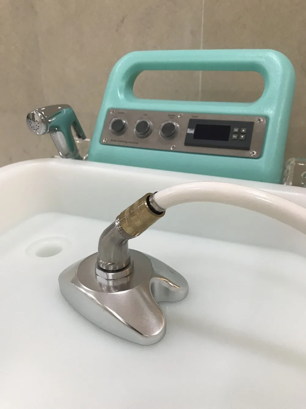 Hospital Automatic Trolley Mobile Movable Bathing Machine For Patient ...