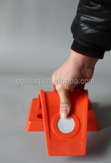 Plastic Traffic Road Divider/parking Dividers/plastic Pedestrian ...