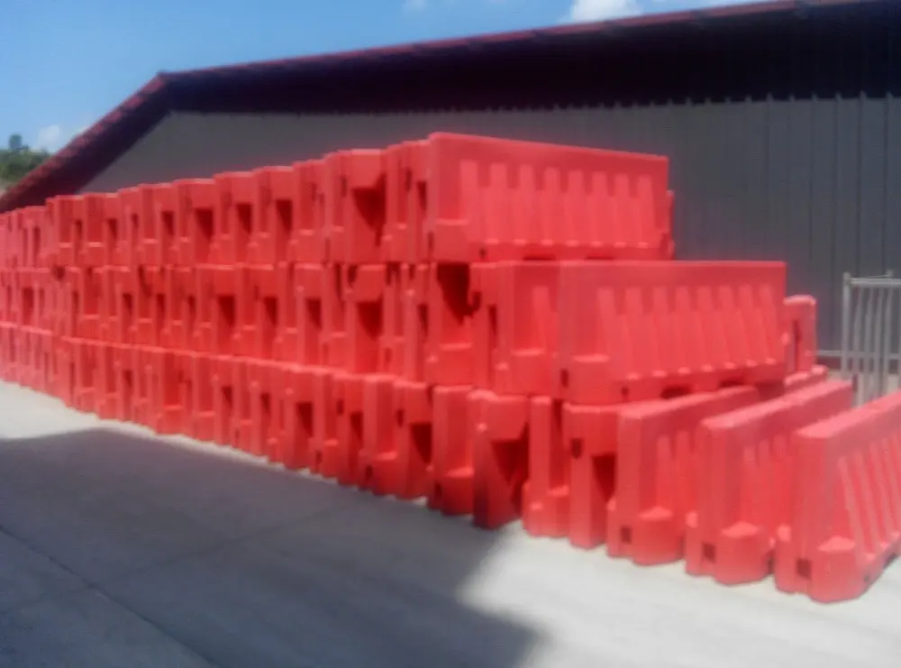 Red 2000mm Temporary Plastic Road Traffic Safety Barrier Water Filled ...