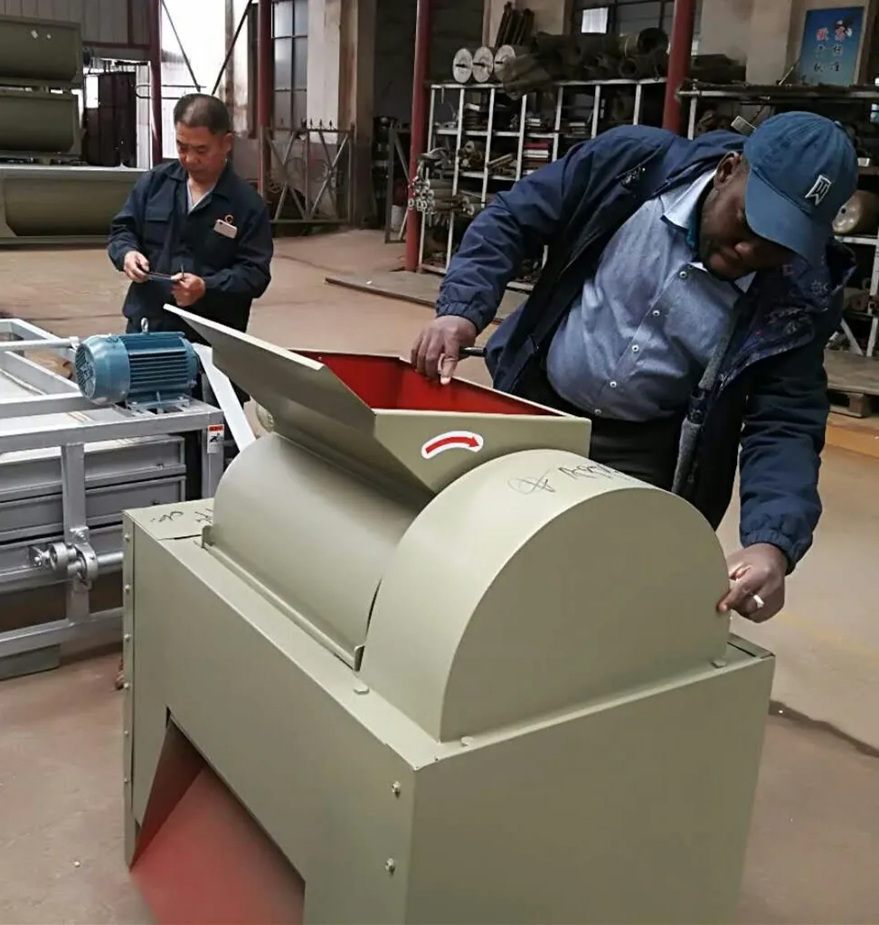 Cassava Grinder Machine Grating Cassava Into Mash - Buy Cassava ...