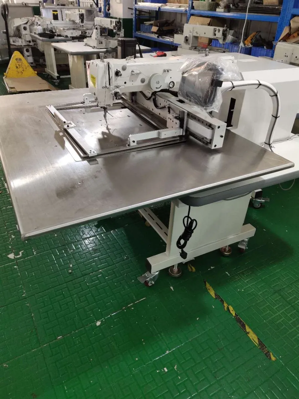Programmable Electronic Pattern Sewing Machine HK-6040 for Garment ...