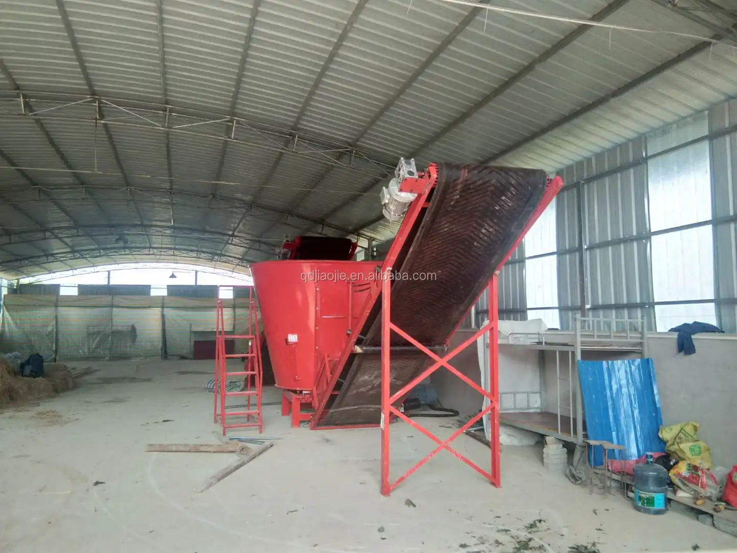 Vertical Stationary Dairy Tmr Feed Mixer Machine 12m3 Husbandry Equipment Cow Livestock Feeder ...