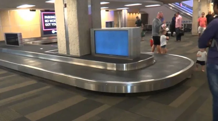 Automatic airport baggage conveyor system from China manufacturer ...