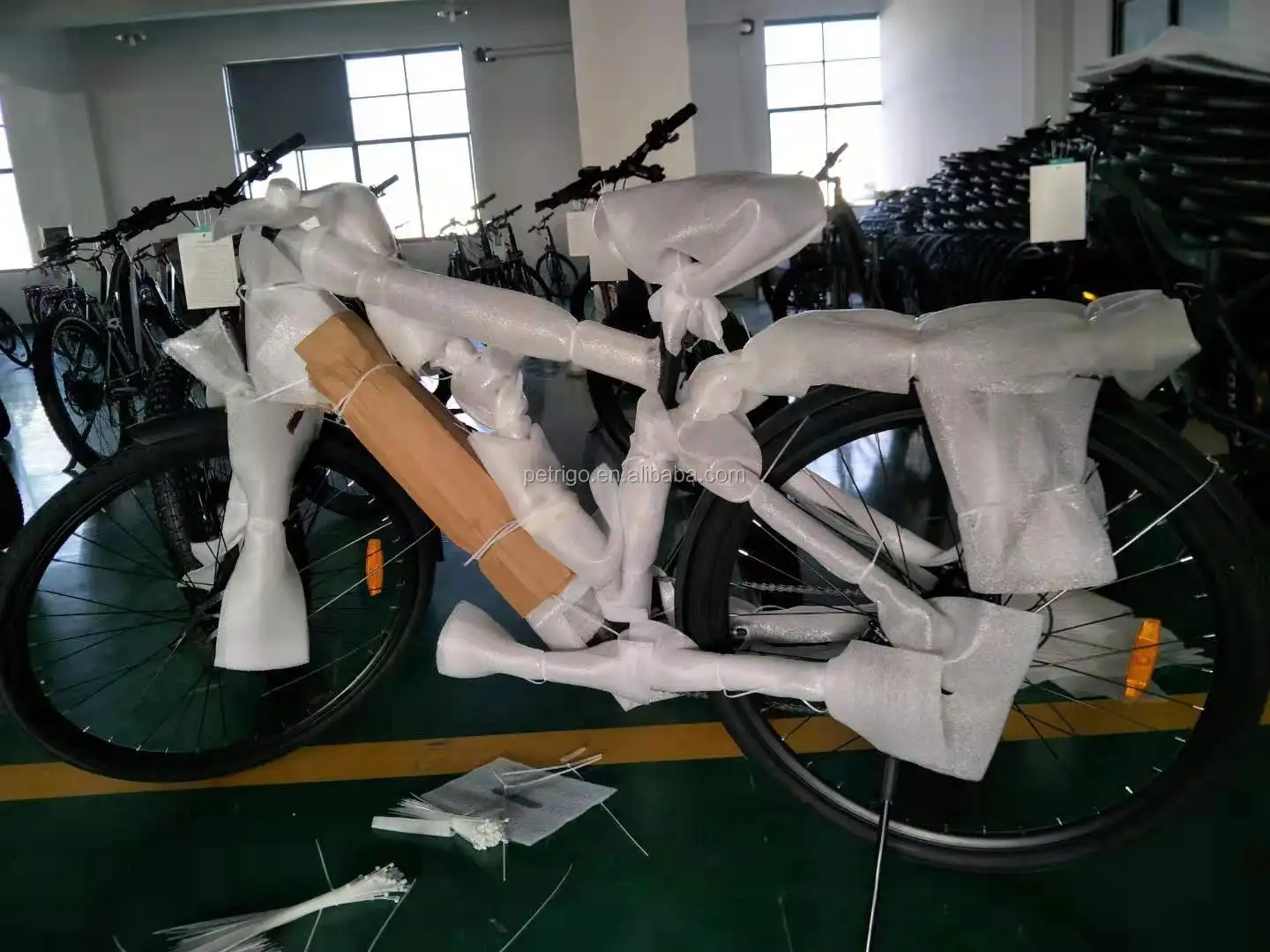 250W Electric Bike - PETRIGO 700C City Electric Bicycle