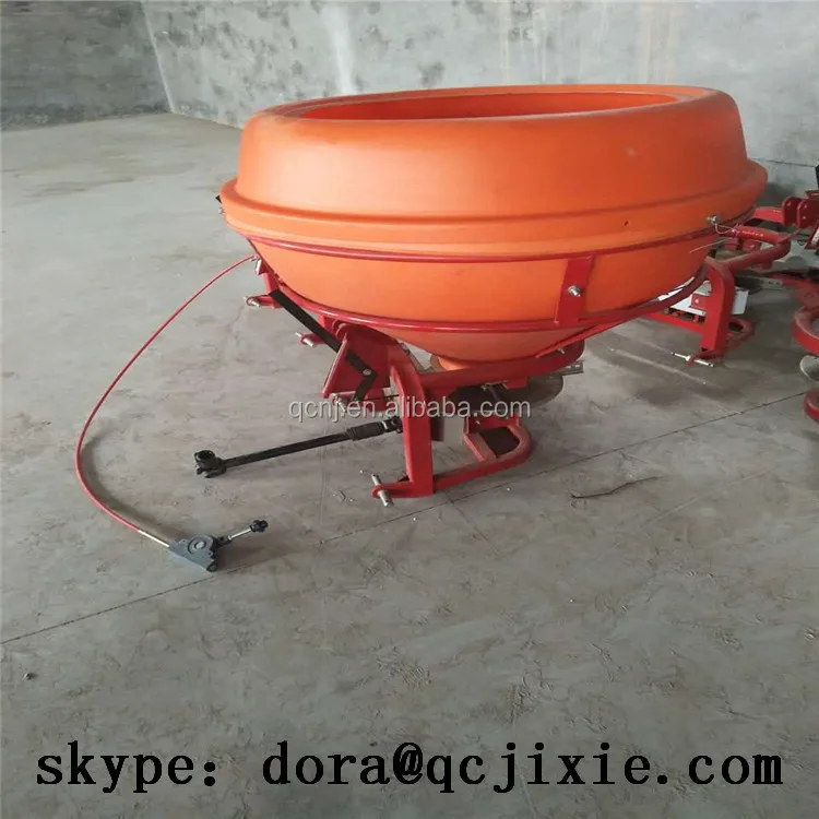 Electric Plastic Hopper Tractors Are Fitted With Manure Spreader Seeds ...