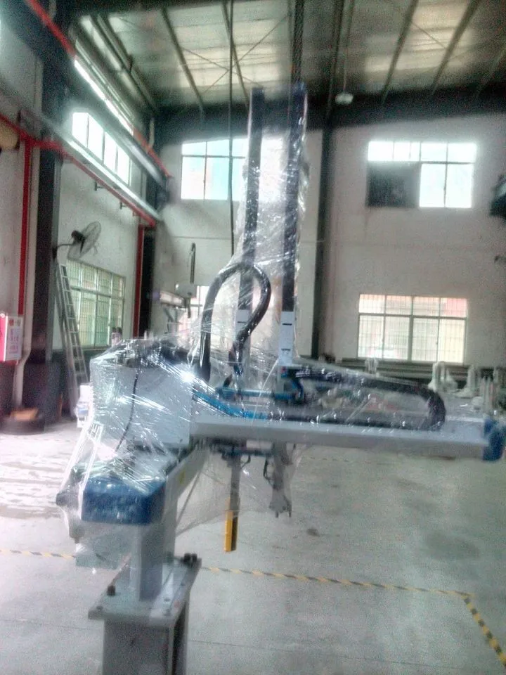 Iml Robot Machine For Paint Bucket Plastic In Mould Labelling Machine ...