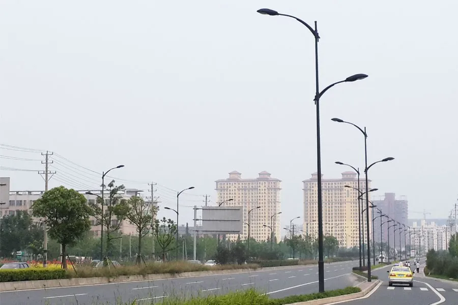 Poste De Iluminação De Rua Galvanizado De 10m E 11m Com Braço Único ...