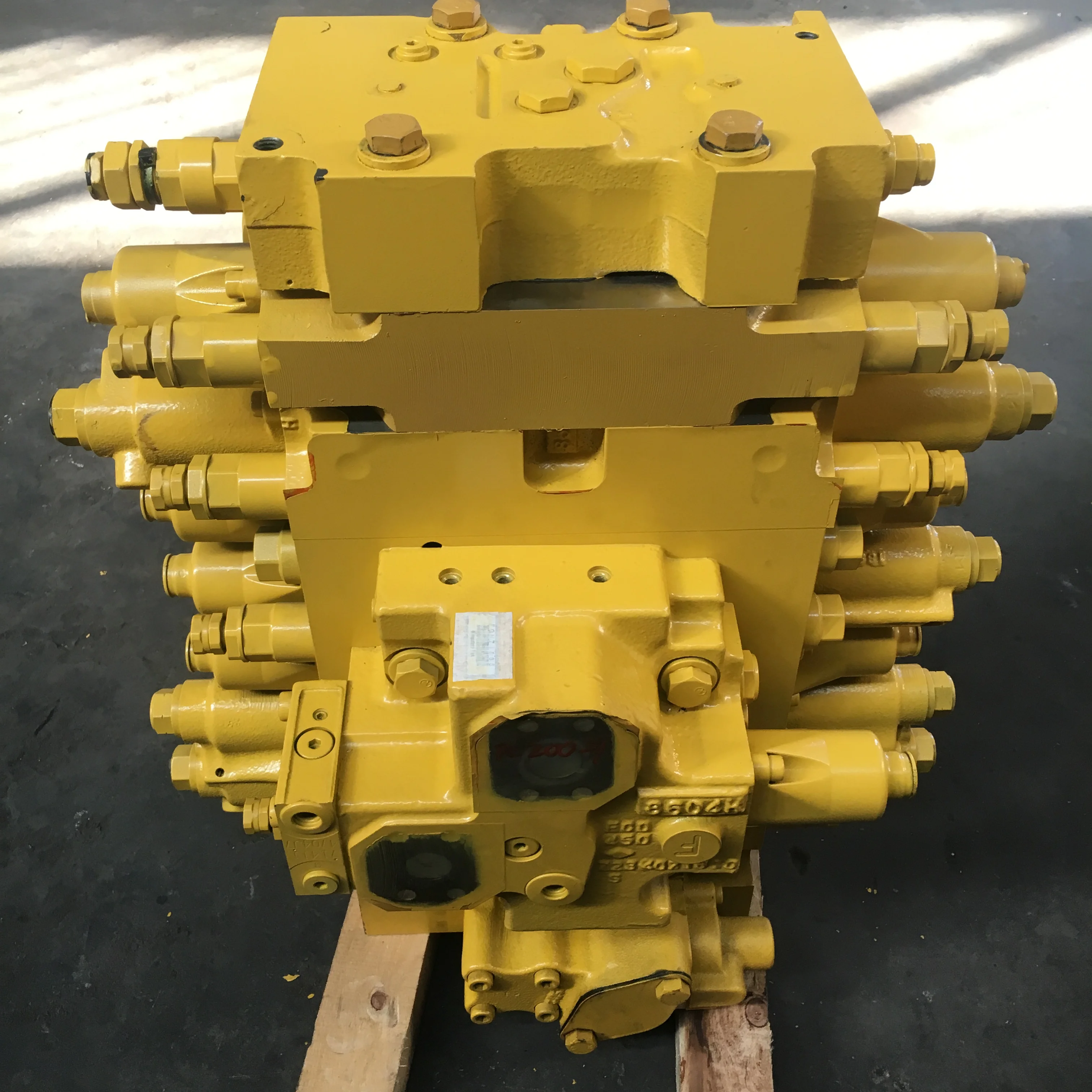 Excavator Pc2000-8 Hydraulic Pump 7082k00120 Pc2000-8 Main Pump 708-2k ...