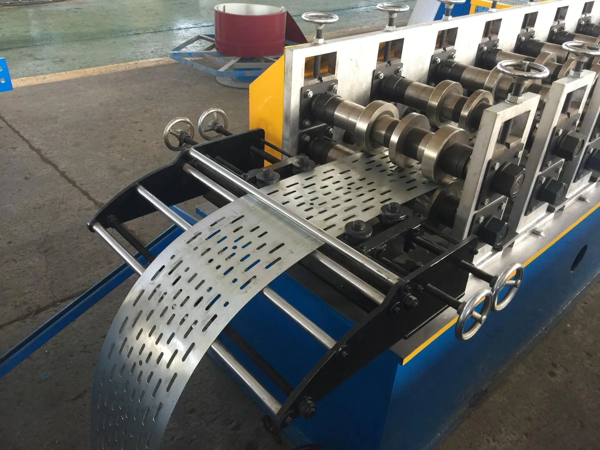 Punching Hole Ladder Cable Tray Machine Manufacturing