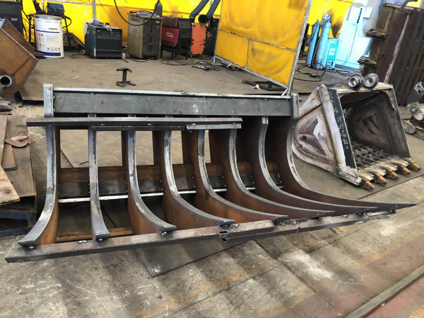 MONDE Excavator Root Rakes - Customized Width Mechanical Rakes