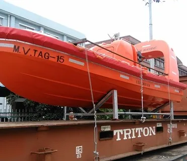 11.7m 150p Totally Enclosed Lifeboat With Gravity Luffing Arm Type ...