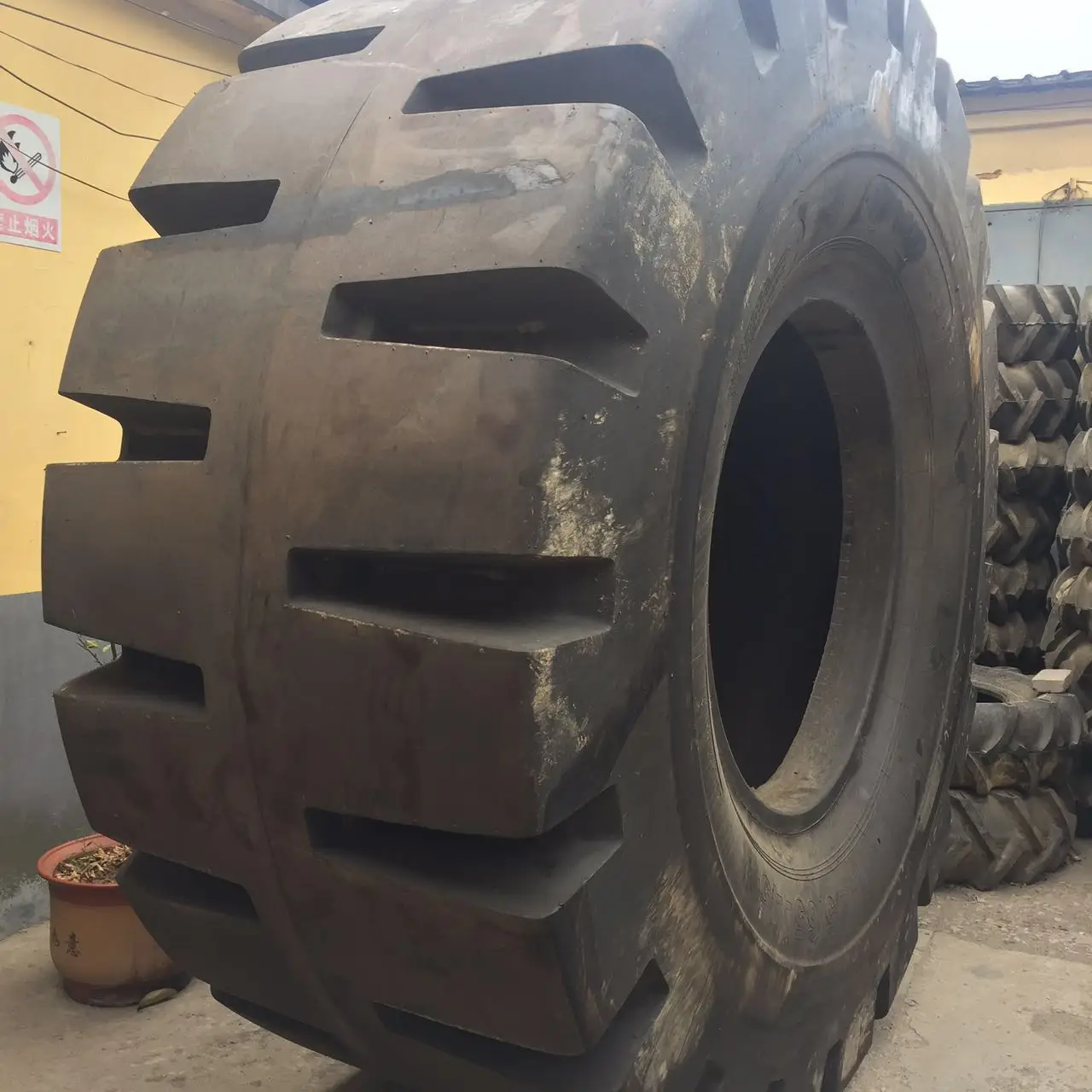 Grader Tyres For L5 Pattern China Loader Grader Use Bias Otr Tire 35/65 ...