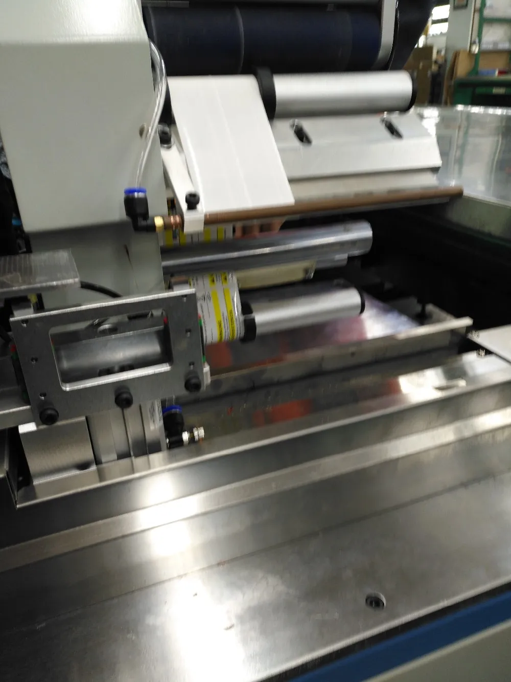 Cable Wire Folded Flag Label Machine Label / Cutting Folding Machine On ...